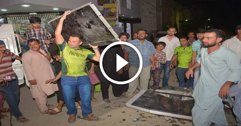 Watch Pakistan Fans Smash TV Sets In Frustration After Their Team Lost ...