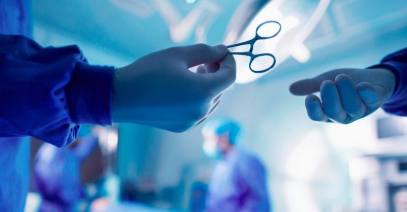 Chinese Surgeon Sleeps On The Floor After Completing 7 Operations ...