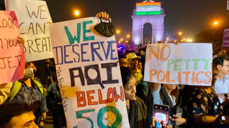 “I Can’t Breathe”: Hundreds Of Protesters Gather Around India Gate To ...