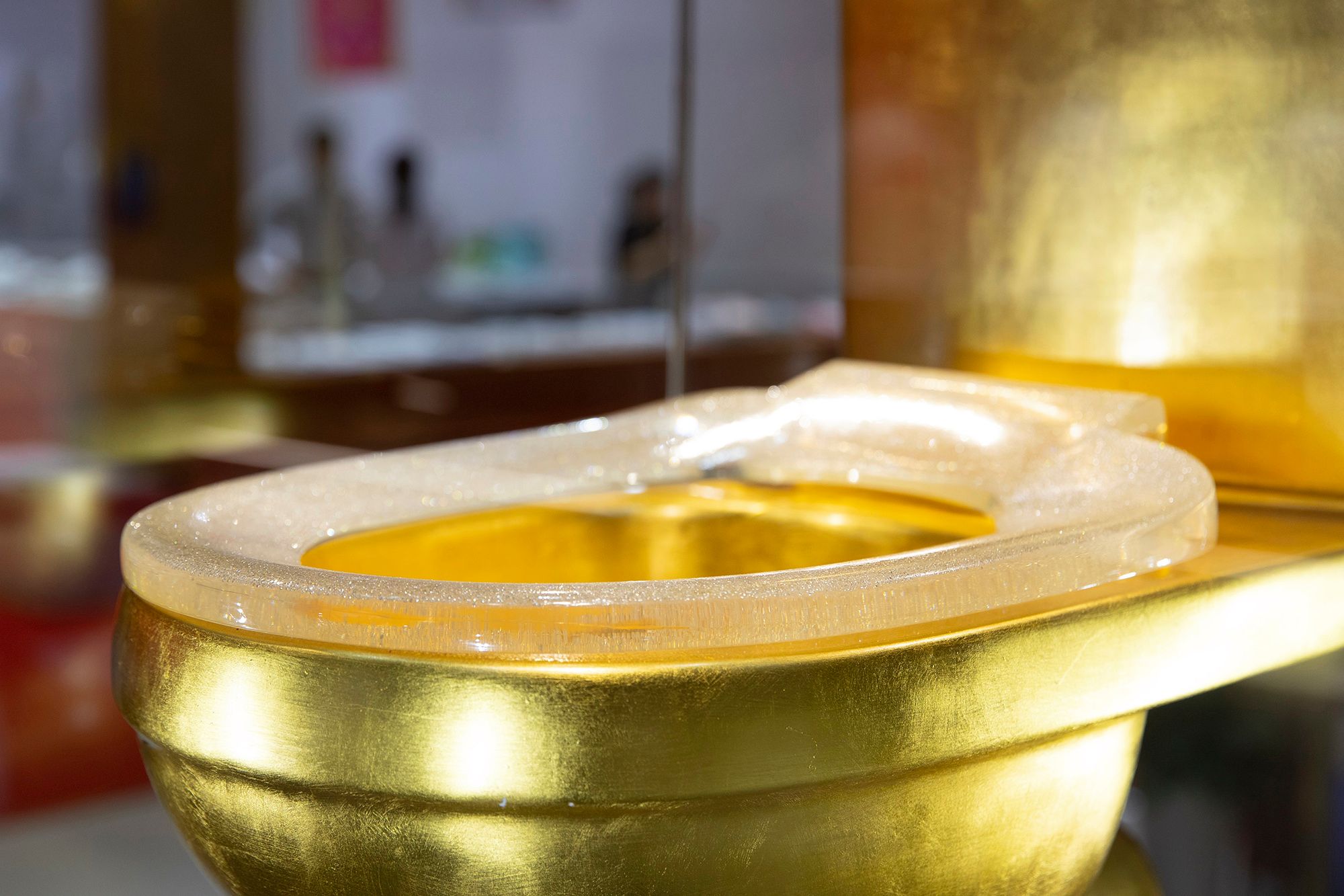 This Gold Toilet Is Worth $1.3 Million And It Has Over 40,000 Diamonds!